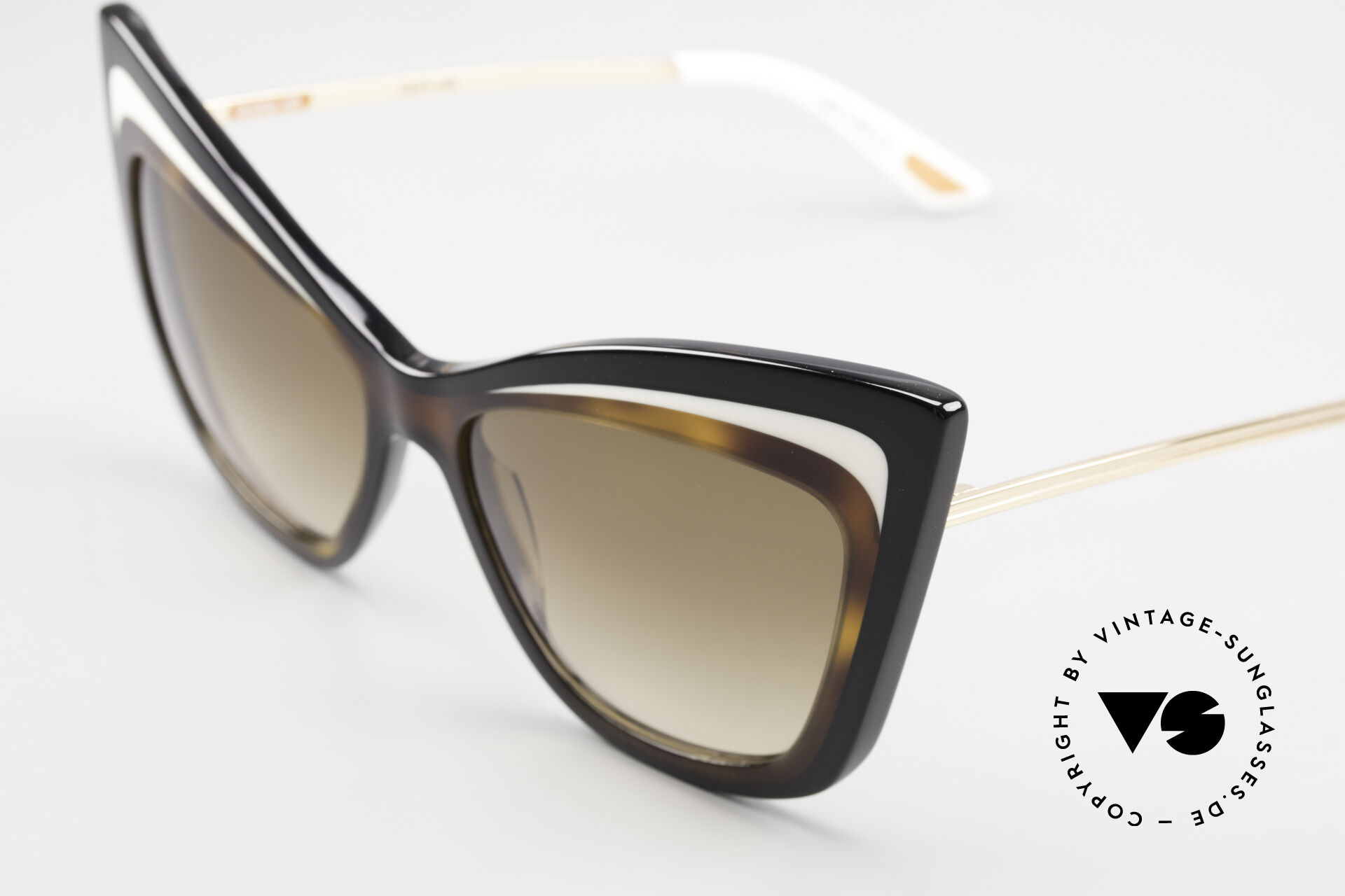 Sunglasses Christian Roth Rock'N Roth Very Feminine Frame Shape