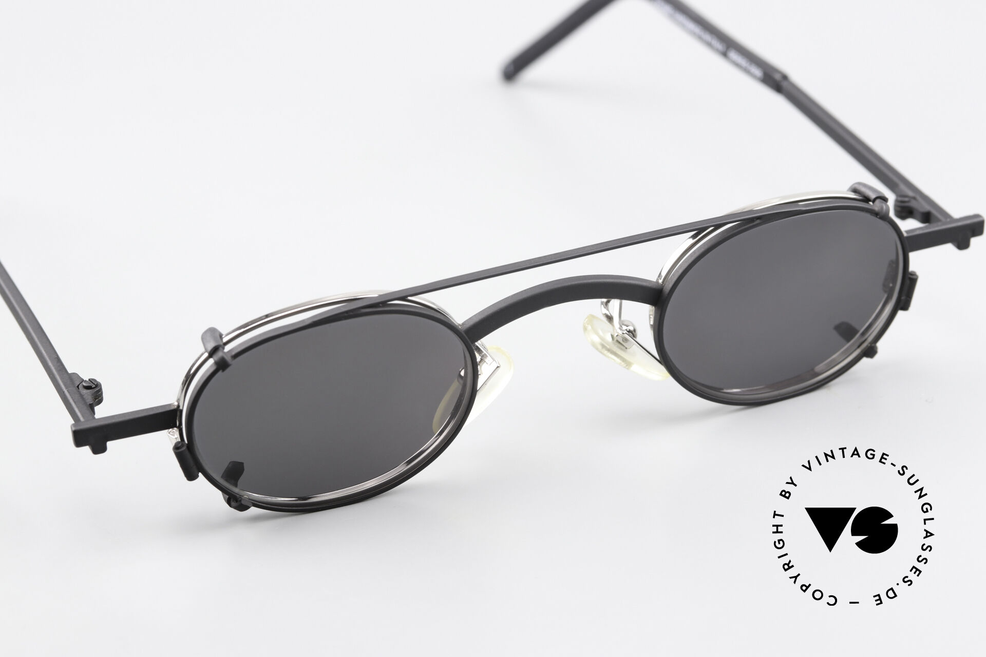 Sunglasses Christian Roth 2505 Oval Frame Black Clip On