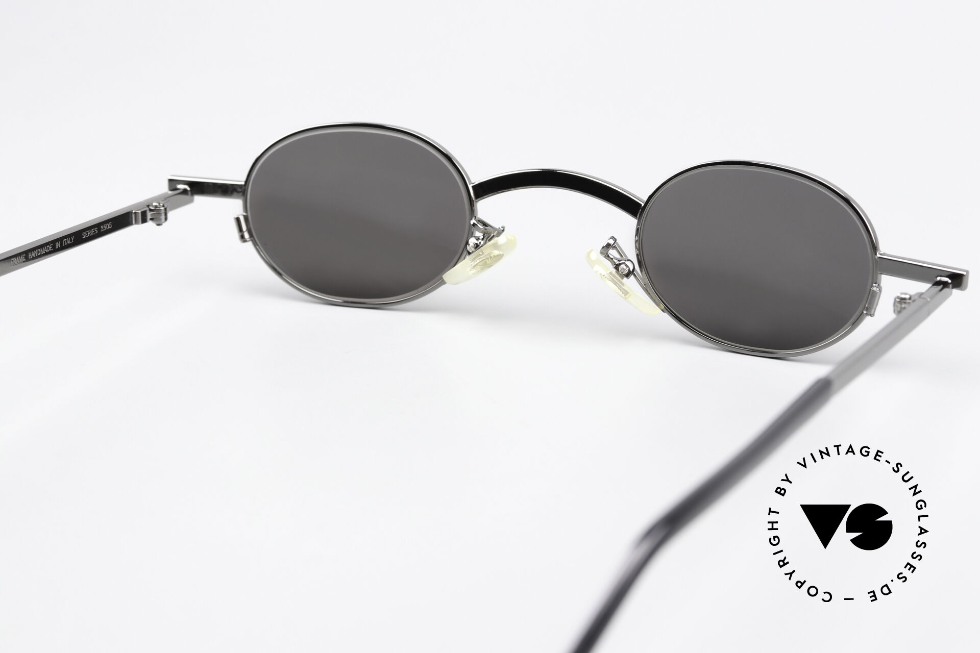 Sunglasses Christian Roth 2505 Small Oval Sunglasses 90's