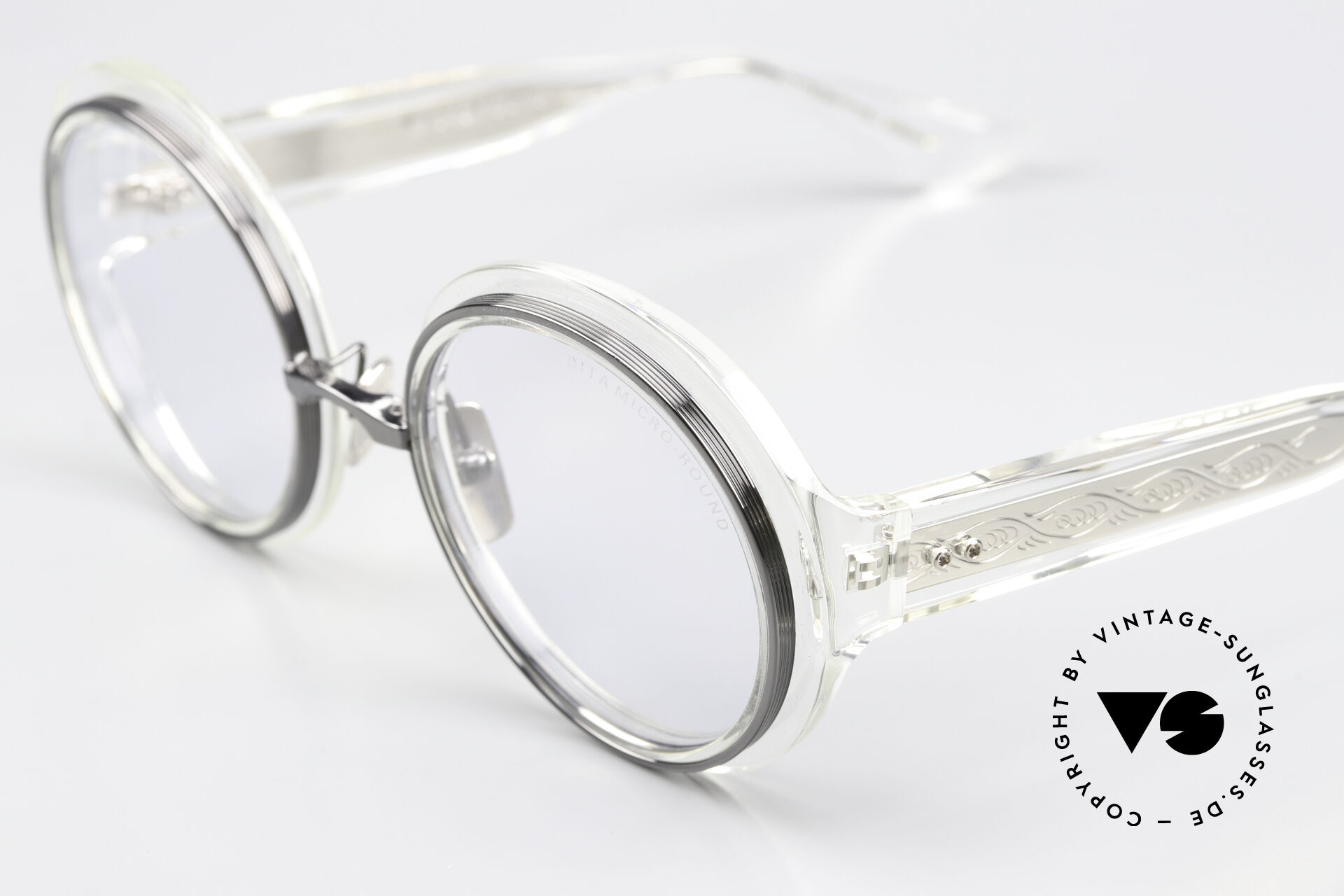 Sunglasses DITA Micro-Round Lenses Darken in the Sun